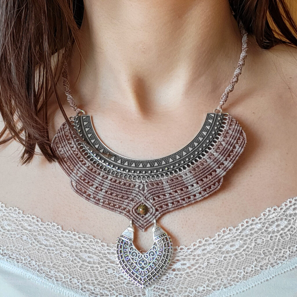 Bijoux artisanaux avec des pierres naturelles - Sacrés Nœuds